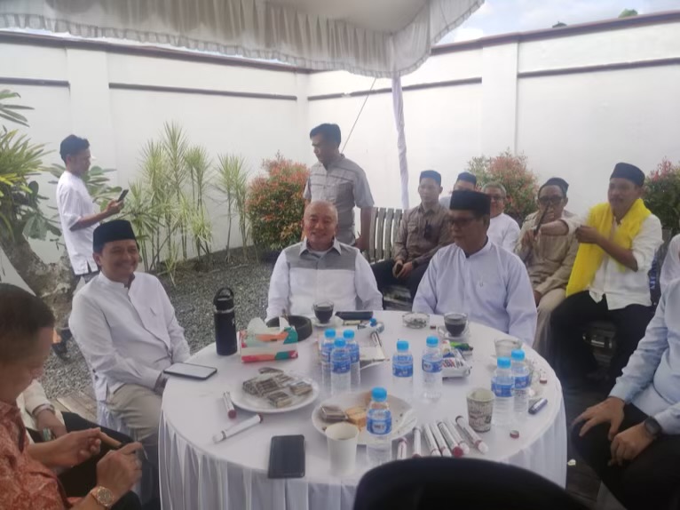 Gubernur H. Muhidin Hadiri Open House Paman Birin dalam Suasana ...